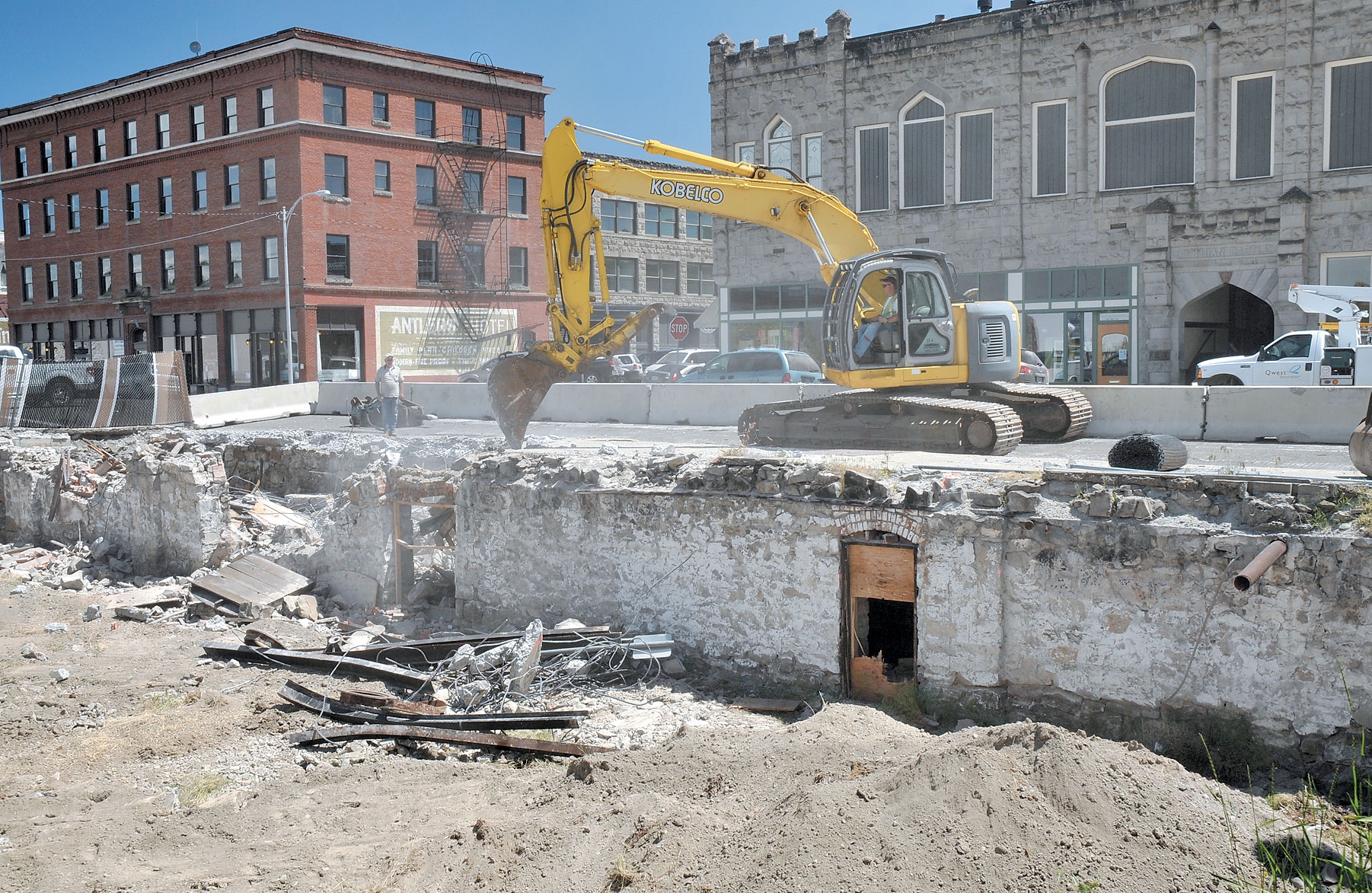 Downtown hole’s 25-year reign ending | Baker City Herald